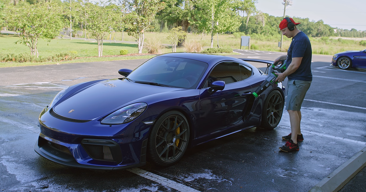 How To Dry A Car Safely: Reduce Spots, Streaks, and Scratches ...